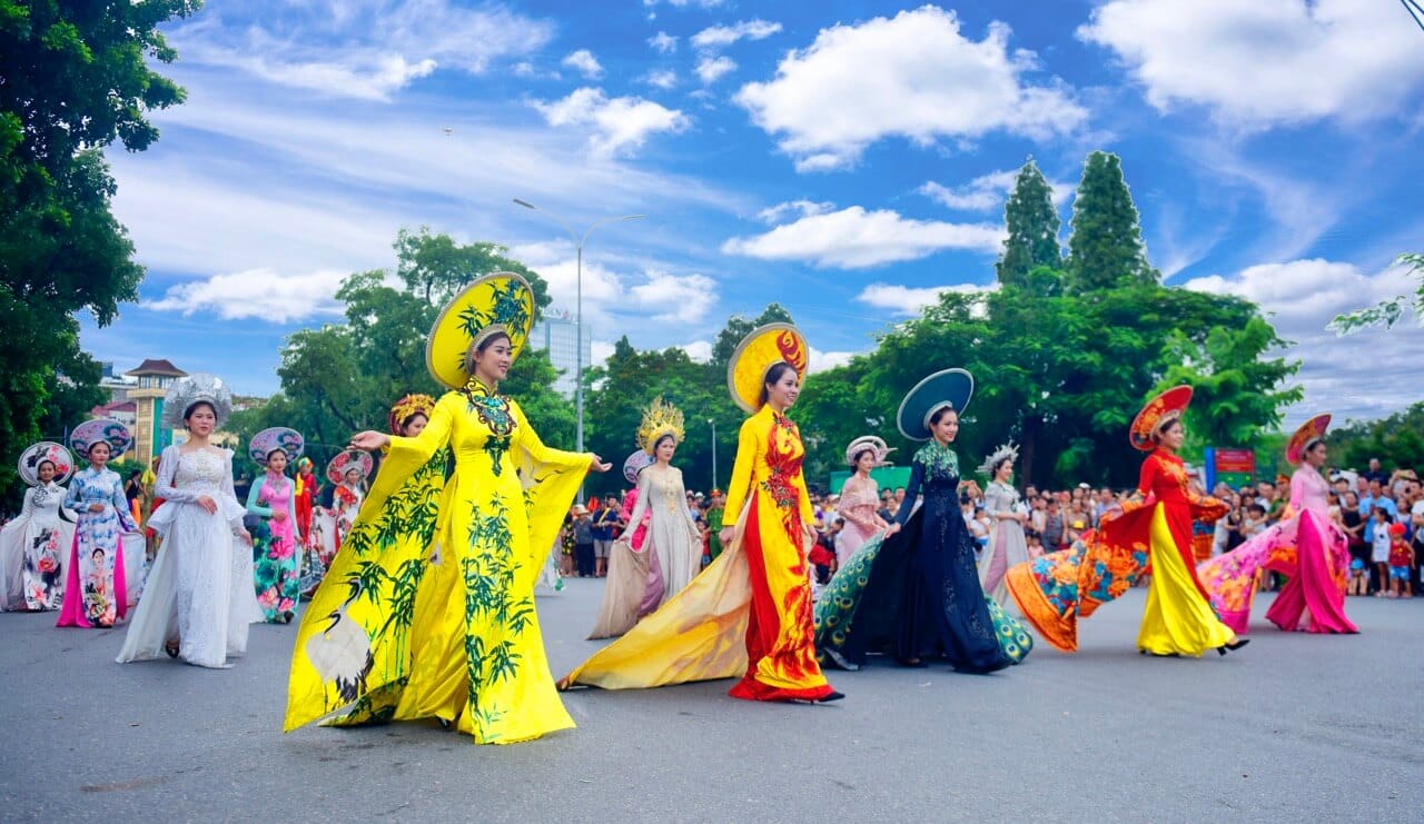 Unleashing the Beauty of Vietnamese Clothing: A Fashion Guide for Travelers